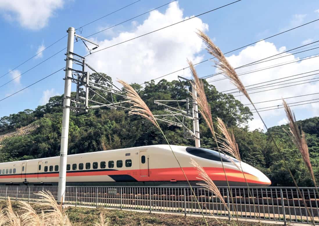 Taiwan High Speed Rail - STARLUX Airlines